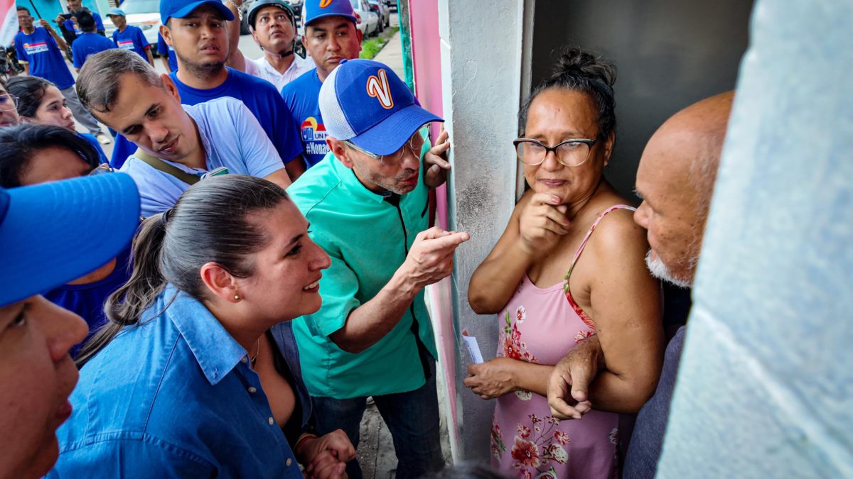 Henrique Capriles y María Carvajal recorrieron Viento Colao